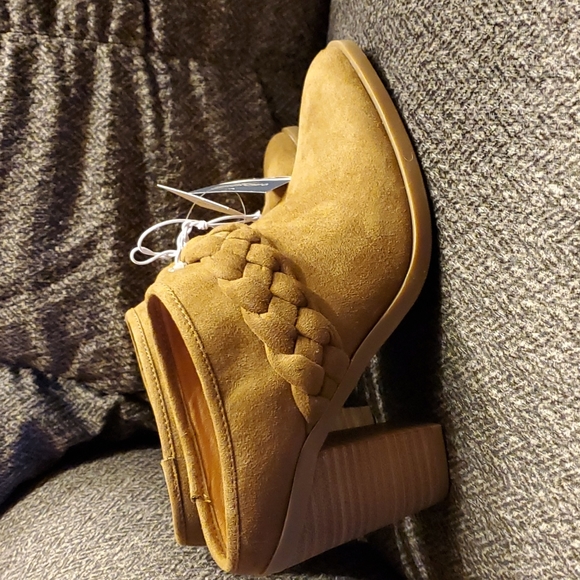 Universal Thread | Shoes | Nwt Universal Thread Women Mules Cognac Avis ...